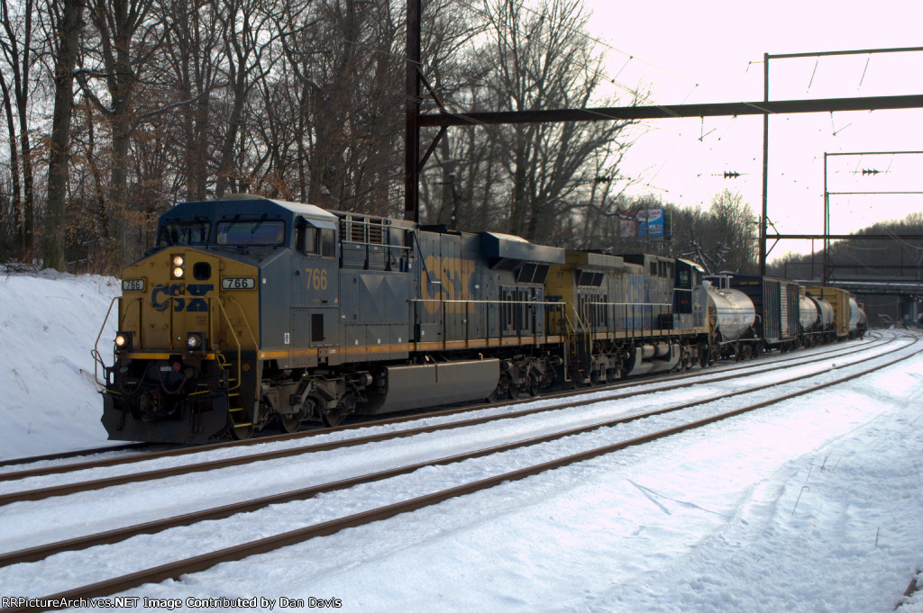 CSX ES44AH 766 leads Q410-05